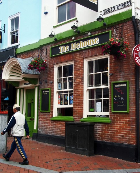 The Alehouse – Shit & Not Shit Pubs in Reading
